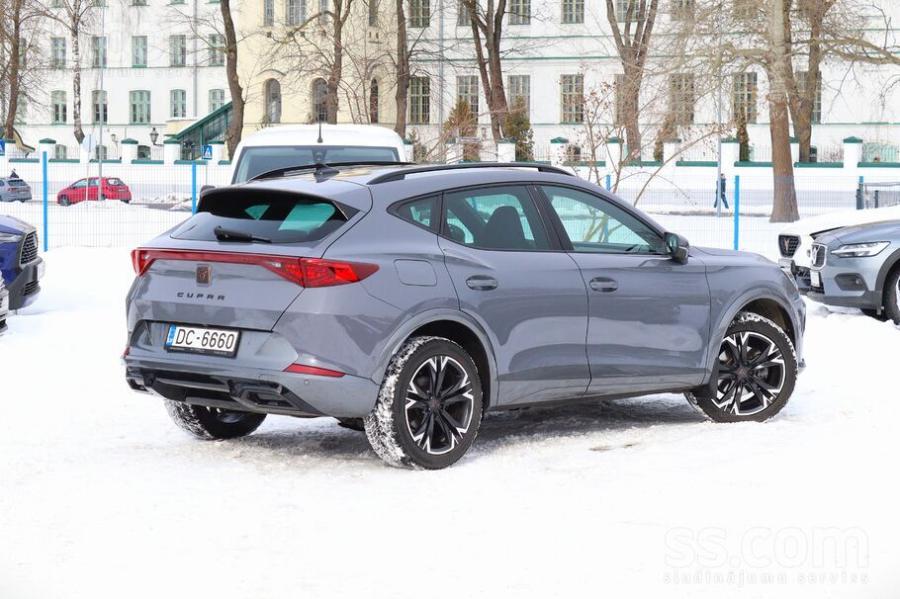 Pelēks Cupra Formentor 2023 Rīga, ar dzinēja tilpumu 1.50 L un nobraukumu 30 tūkst. km par 25990 €, foto 34 vietnē AUTOMOTO.COM.LV