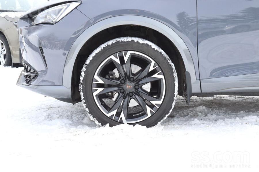 Pelēks Cupra Formentor 2023 Rīga, ar dzinēja tilpumu 1.50 L un nobraukumu 30 tūkst. km par 25990 €, foto 35 vietnē AUTOMOTO.COM.LV