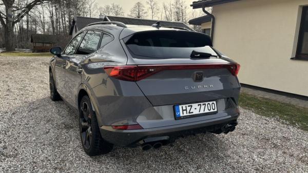 Серый Cupra Formentor 2023 в Рига, объемом двигателя 2.00 л и пробегом 47 тыс. км за 29200 €, фото 3 на AUTOMOTO.COM.LV