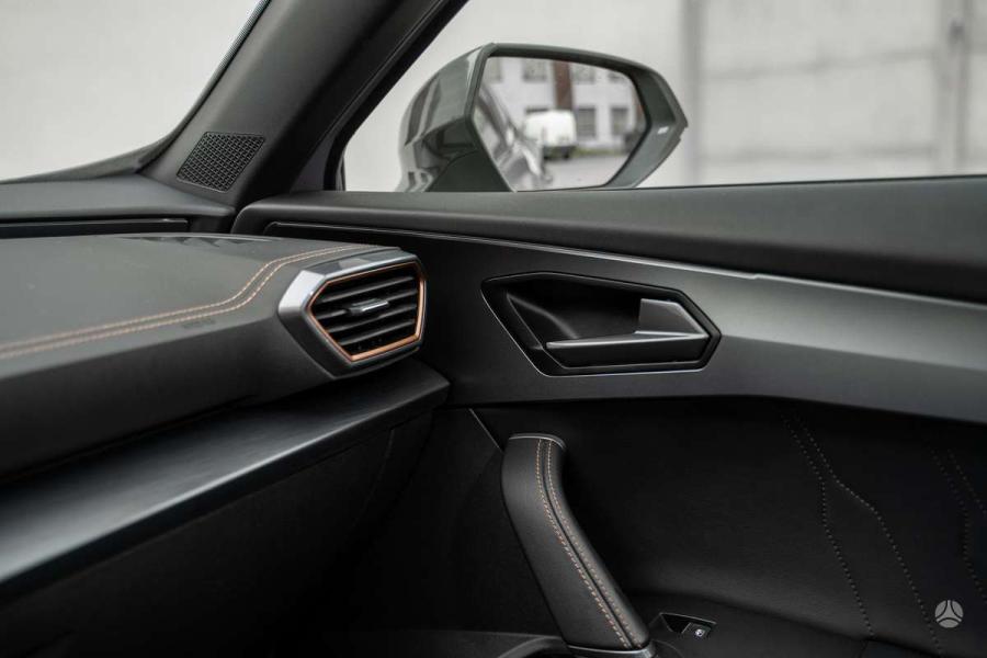 Серый Cupra Formentor 2023 в Каунас, объемом двигателя 1.40 л и пробегом 53 тыс. км за 26000 €, фото 26 на AUTOMOTO.COM.LV