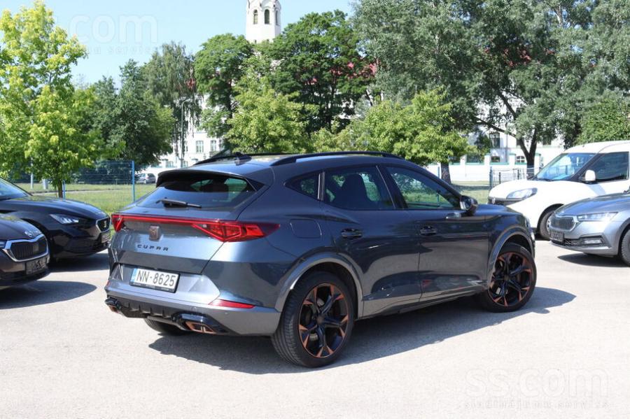 Pelēks Cupra Formentor 2023 Rīga, ar dzinēja tilpumu 1.40 L un nobraukumu 59 tūkst. km par 26990 €, foto 33 vietnē AUTOMOTO.COM.LV