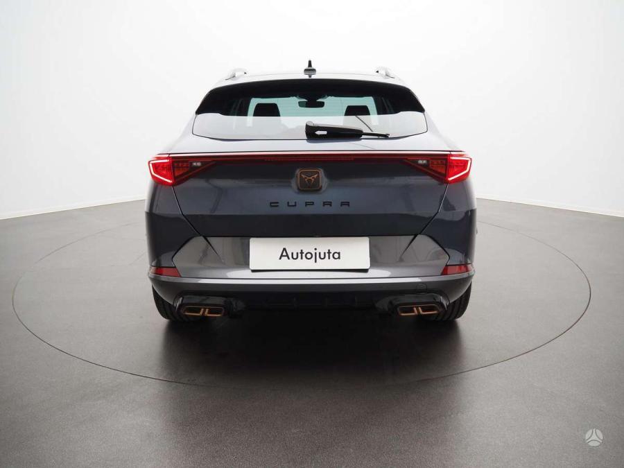 Pelēks Cupra Formentor 2023 Viļņa, ar dzinēja tilpumu 1.40 L un nobraukumu 35 tūkst. km par 23800 €, foto 6 vietnē AUTOMOTO.COM.LV