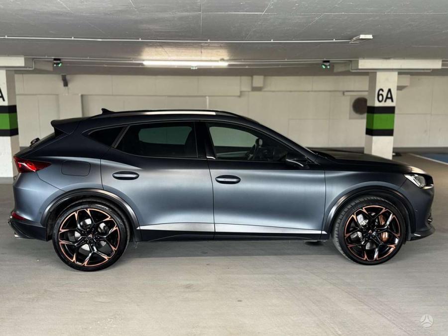 Серый Cupra Formentor 2023 в Вильнюс, объемом двигателя 2.48 л и пробегом 69 тыс. км за 35500 €, фото 4 на AUTOMOTO.COM.LV