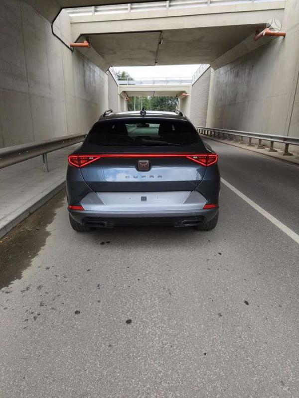 Pelēks Cupra Formentor 2023 Kalvarija, ar dzinēja tilpumu 1.50 L un nobraukumu 129 tūkst. km par 20389 €, foto 9 vietnē AUTOMOTO.COM.LV