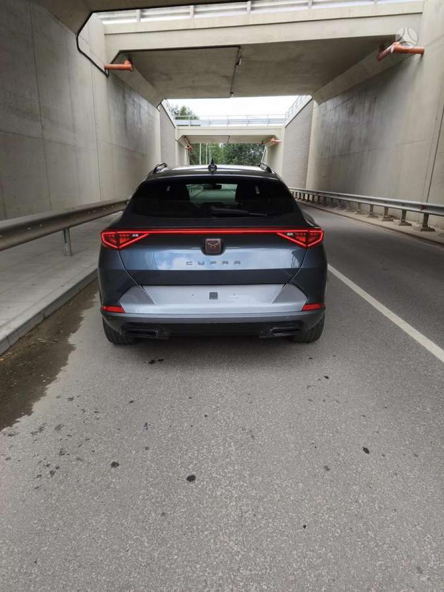 Pelēks Cupra Formentor 2023 Kalvarija, ar dzinēja tilpumu 1.50 L un nobraukumu 129 tūkst. km par 20389 €, foto 10 vietnē AUTOMOTO.COM.LV