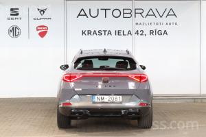 Серый Cupra Formentor 2023 в Рига, объемом двигателя 1.50 л и пробегом 77 тыс. км за 22990 €, фото 8 на AUTOMOTO.COM.LV