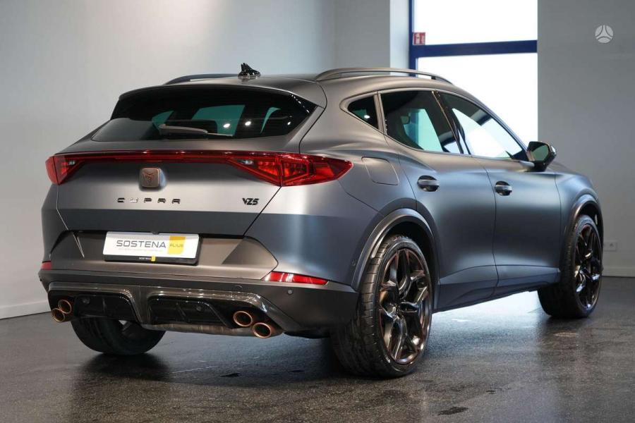 Серый Cupra Formentor 2023 в Вильнюс, объемом двигателя 2.48 л и пробегом 43 тыс. км за 36900 €, фото 4 на AUTOMOTO.COM.LV