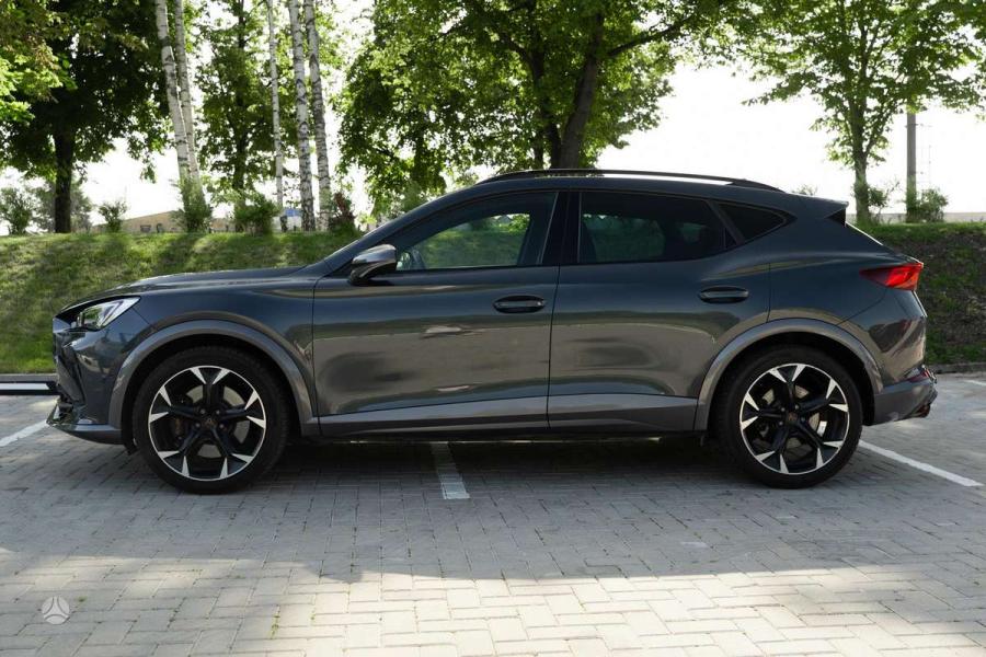 Grey Cupra Formentor 2023 in Vilnius, with an engine capacity of 1.98 L and mileage of 19 thousand km for 29500 €, photo 4 on AUTOMOTO.COM.LV