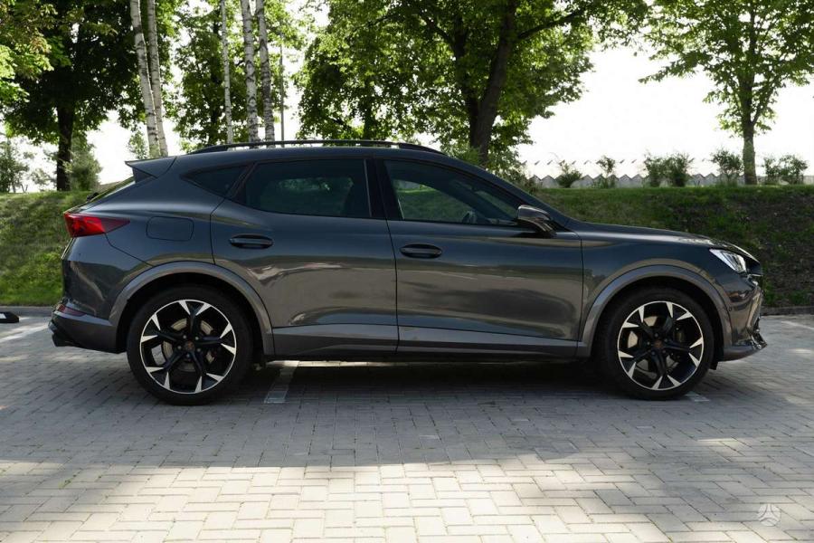 Grey Cupra Formentor 2023 in Vilnius, with an engine capacity of 1.98 L and mileage of 19 thousand km for 29500 €, photo 8 on AUTOMOTO.COM.LV