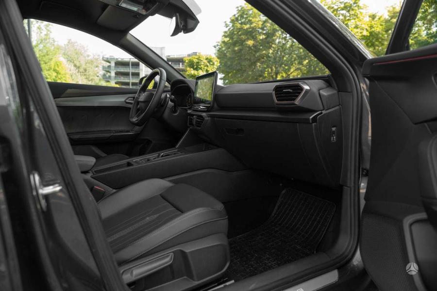Grey Cupra Formentor 2023 in Vilnius, with an engine capacity of 1.98 L and mileage of 19 thousand km for 29500 €, photo 17 on AUTOMOTO.COM.LV