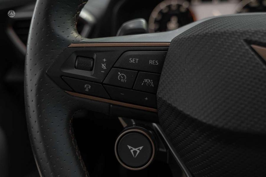 Grey Cupra Formentor 2023 in Vilnius, with an engine capacity of 1.98 L and mileage of 19 thousand km for 29500 €, photo 25 on AUTOMOTO.COM.LV