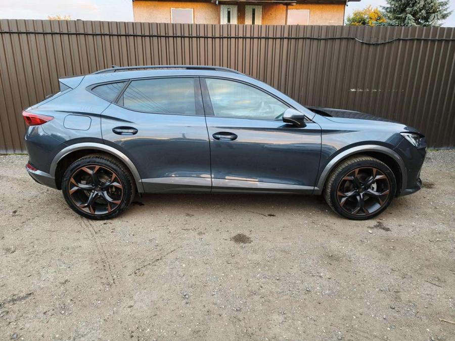Grey Cupra Formentor 2023 in Kaunas, with an engine capacity of 1.50 L and mileage of 42 thousand km for 16999 €, photo 5 on AUTOMOTO.COM.LV