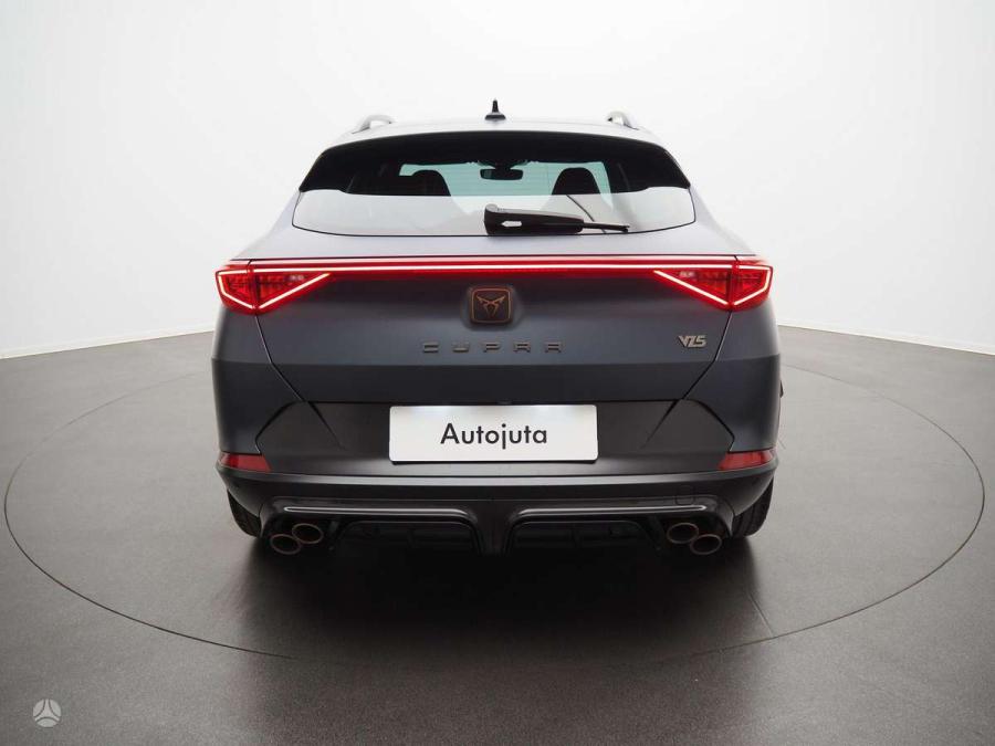 Серый Cupra Formentor 2023 в Вильнюс, объемом двигателя 2.48 л и пробегом 70 тыс. км за 36500 €, фото 6 на AUTOMOTO.COM.LV