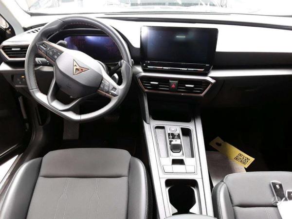 Pelēks Cupra Formentor 2023 Viļņa, ar dzinēja tilpumu 1.40 L un nobraukumu 24 tūkst. km par 24900 €, foto 6 vietnē AUTOMOTO.COM.LV