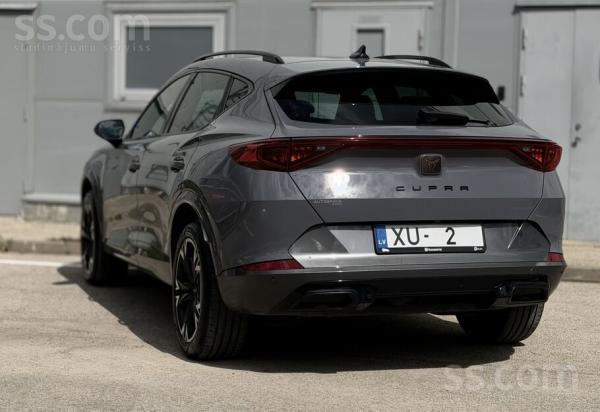 Pelēks Cupra Formentor 2023 Rīga, ar dzinēja tilpumu 1.50 L un nobraukumu 63 tūkst. km par 23200 €, foto 2 vietnē AUTOMOTO.COM.LV