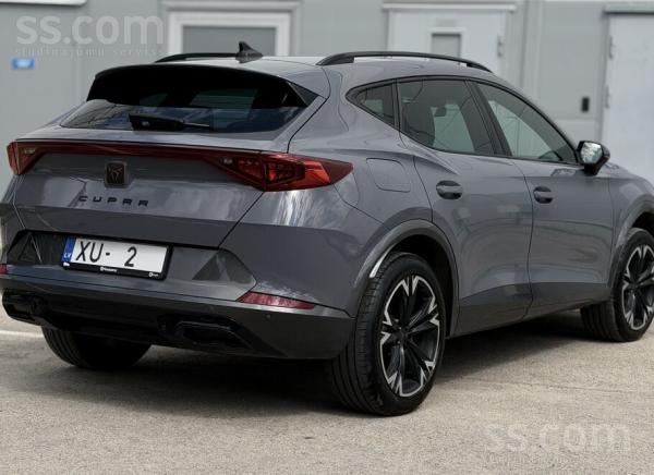 Pelēks Cupra Formentor 2023 Rīga, ar dzinēja tilpumu 1.50 L un nobraukumu 63 tūkst. km par 23200 €, foto 3 vietnē AUTOMOTO.COM.LV