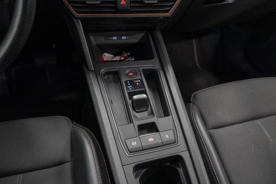 Pelēks Cupra Formentor 2023 Viļņa, ar dzinēja tilpumu 1.40 L un nobraukumu 124 tūkst. km par 23950 €, foto 23 vietnē AUTOMOTO.COM.LV