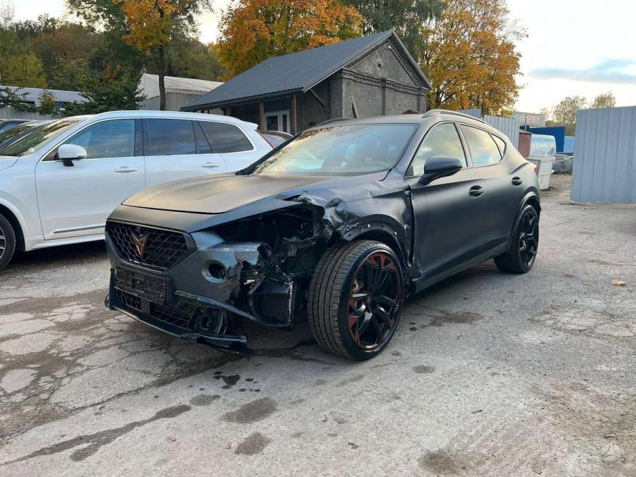 Серый Cupra Formentor 2023 в Каунас, объемом двигателя 2.48 л и пробегом 44 тыс. км за 19900 €, фото 3 на AUTOMOTO.COM.LV