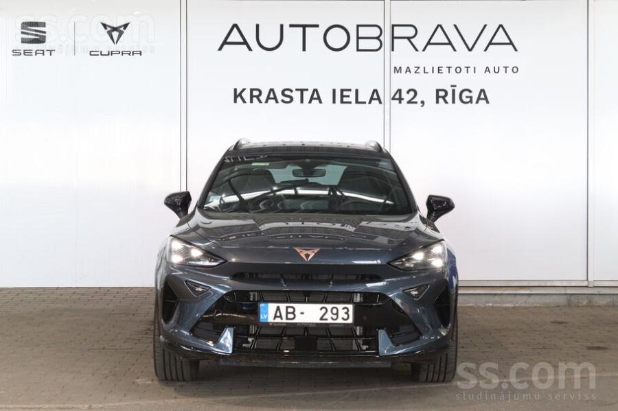 Pelēks Cupra Formentor 2024 Rīga, ar dzinēja tilpumu 1.50 L un nobraukumu 11 tūkst. km par 29990 €, foto 2 vietnē AUTOMOTO.COM.LV