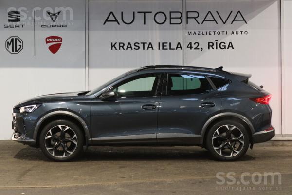 Серый Cupra Formentor 2024 в Рига, объемом двигателя 1.50 л и пробегом 19 тыс. км за 26490 €, фото 4 на AUTOMOTO.COM.LV