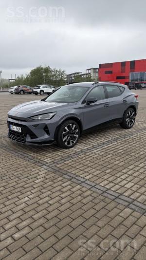 Серый Cupra Formentor 2024 в Рига, объемом двигателя 2.00 л и пробегом 20 тыс. км за 35000 €, фото 3 на AUTOMOTO.COM.LV