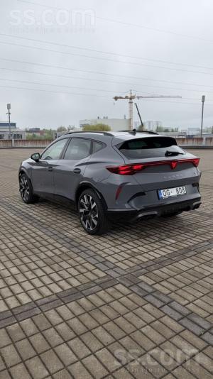 Серый Cupra Formentor 2024 в Рига, объемом двигателя 2.00 л и пробегом 20 тыс. км за 35000 €, фото 4 на AUTOMOTO.COM.LV