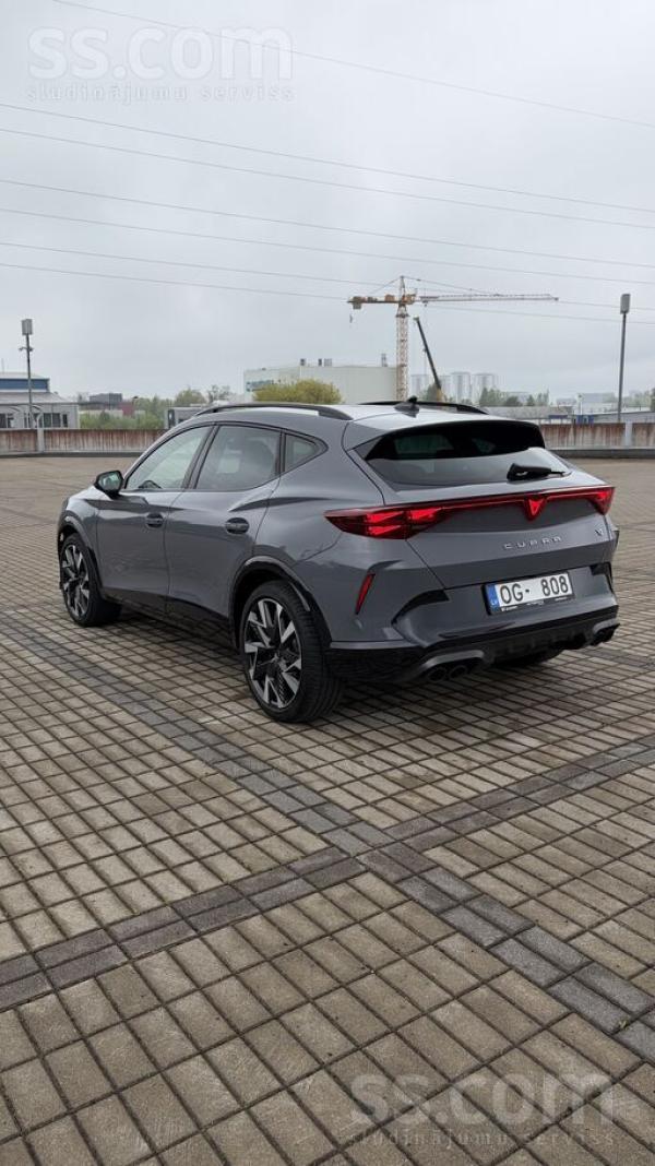 Серый Cupra Formentor 2024 в Рига, объемом двигателя 2.00 л и пробегом 20 тыс. км за 35000 €, фото 3 на AUTOMOTO.COM.LV