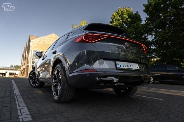 Pelēks Cupra Formentor 2024 Viļņa, ar dzinēja tilpumu 1.50 L un nobraukumu 37 tūkst. km par 24300 €, foto 3 vietnē AUTOMOTO.COM.LV
