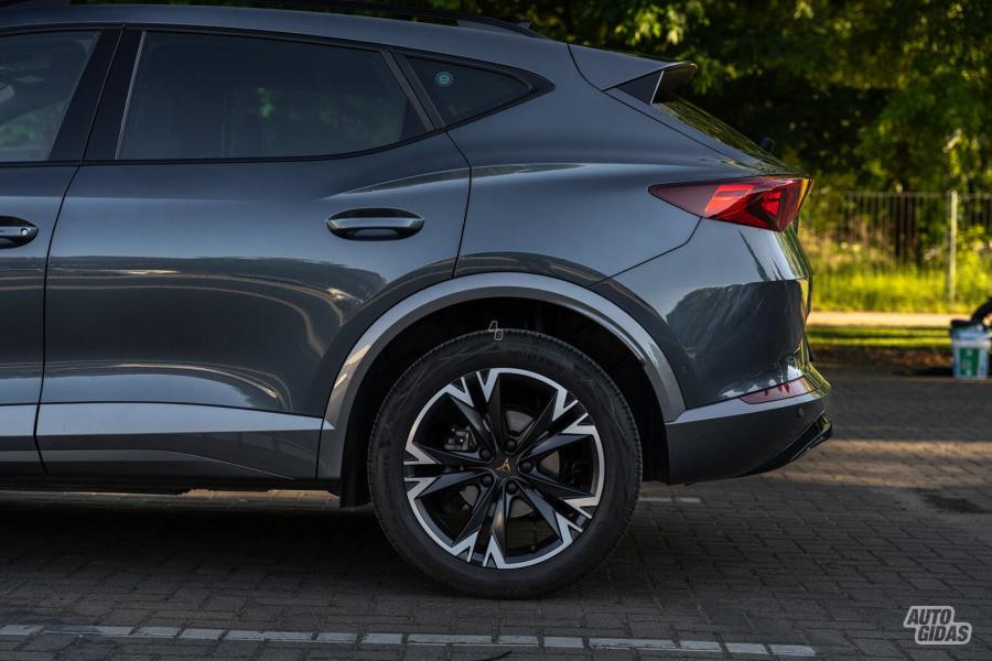 Pelēks Cupra Formentor 2024 Viļņa, ar dzinēja tilpumu 1.50 L un nobraukumu 37 tūkst. km par 24300 €, foto 14 vietnē AUTOMOTO.COM.LV