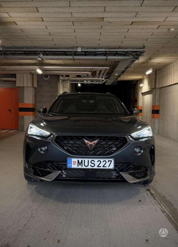 Grey Cupra Formentor 2024 in Vilnius, with an engine capacity of 1.98 L and mileage of 40 thousand km for 29500 €, photo 3 on AUTOMOTO.COM.LV