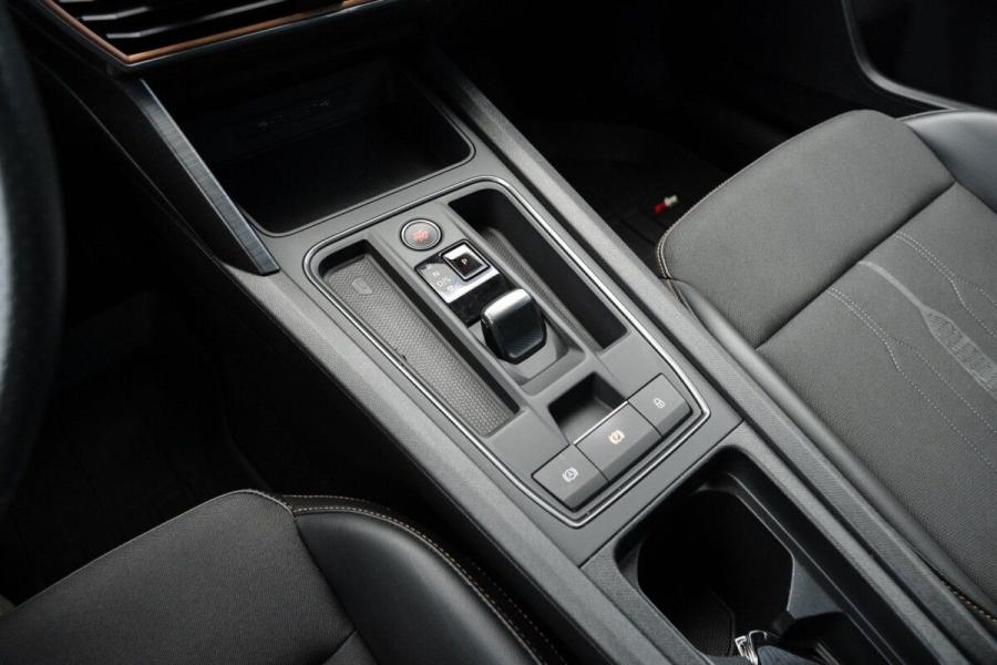 Серый Cupra Formentor 2024 в Рига, объемом двигателя 1.50 л и пробегом 43 тыс. км за 24650 €, фото 16 на AUTOMOTO.COM.LV
