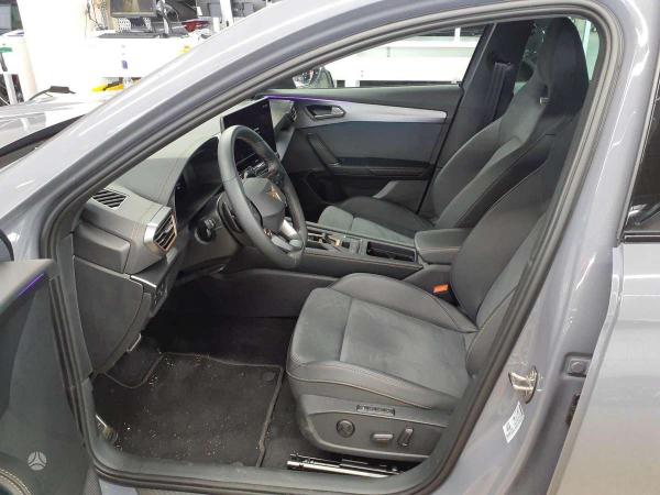 Pelēks Cupra Formentor 2025 Viļņa, ar dzinēja tilpumu 1.50 L un nobraukumu 10 tūkst. km par 35950 €, foto 3 vietnē AUTOMOTO.COM.LV