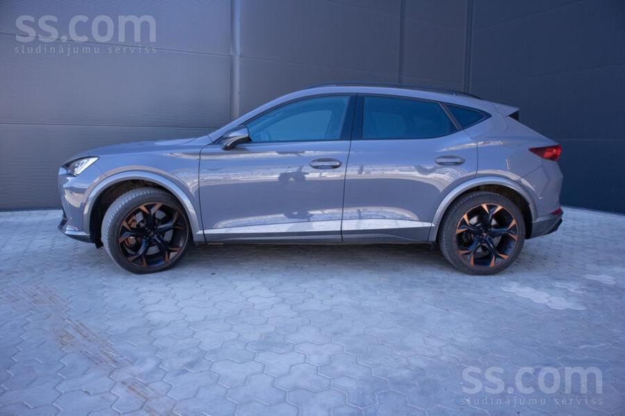 Grey Cupra Formentor 2022 in Riga, with an engine capacity of 2.00 L and mileage of 46 thousand km for 28800 €, photo 3 on AUTOMOTO.COM.LV