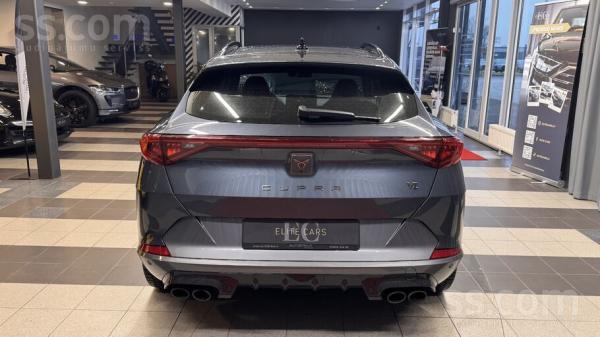 Pelēks Cupra Formentor 2023 Rīga, ar dzinēja tilpumu 2.00 L un nobraukumu 55 tūkst. km par 29990 €, foto 6 vietnē AUTOMOTO.COM.LV