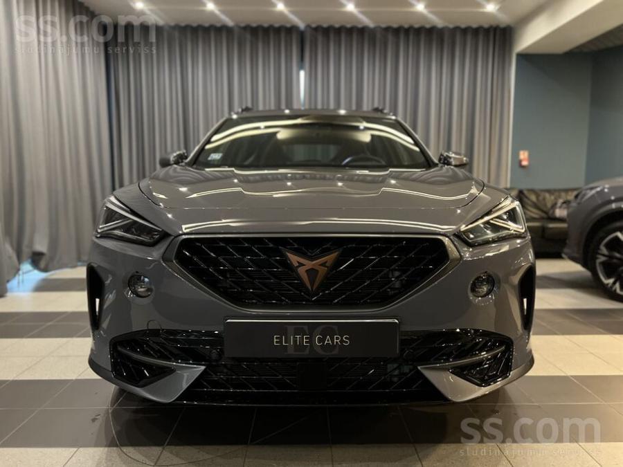 Серый Cupra Formentor 2023 в Рига, объемом двигателя 2.00 л и пробегом 32 тыс. км за 31900 €, фото 2 на AUTOMOTO.COM.LV