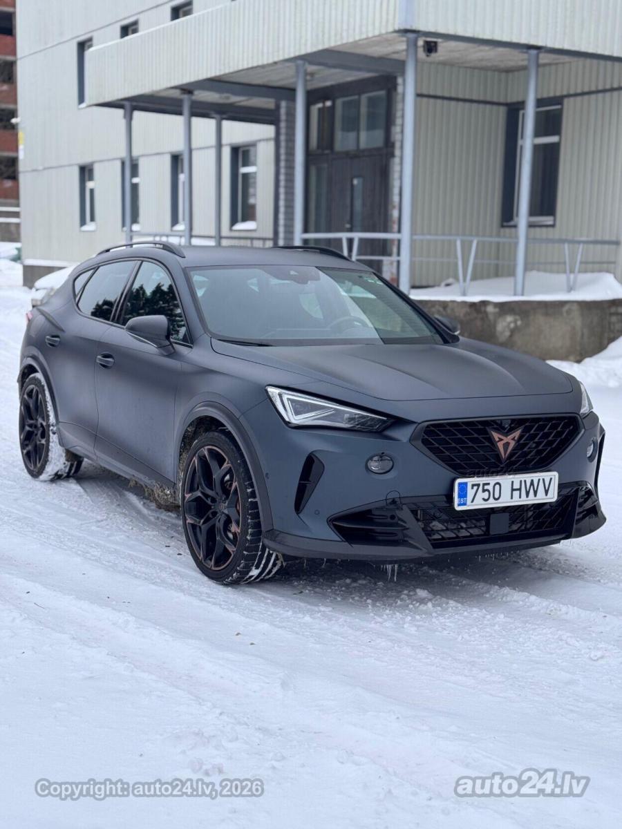 Pelēks Cupra Formentor 2023 Tallina, ar dzinēja tilpumu 2.50 L un nobraukumu 17 tūkst. km par 45000 €, foto 2 vietnē AUTOMOTO.COM.LV