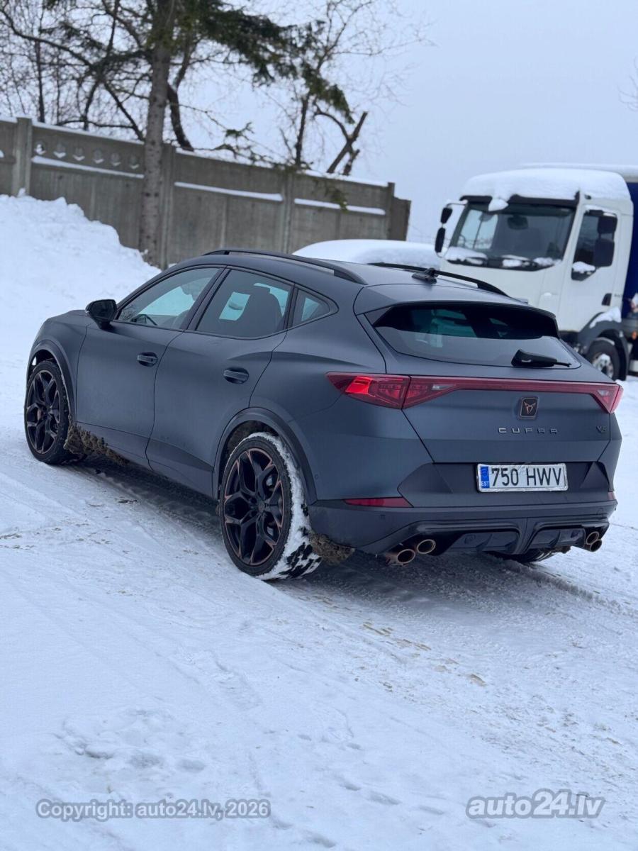 Pelēks Cupra Formentor 2023 Tallina, ar dzinēja tilpumu 2.50 L un nobraukumu 17 tūkst. km par 45000 €, foto 5 vietnē AUTOMOTO.COM.LV