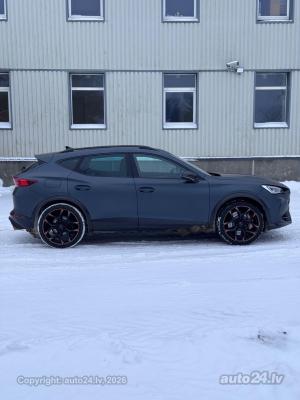 Pelēks Cupra Formentor 2023 Tallina, ar dzinēja tilpumu 2.50 L un nobraukumu 17 tūkst. km par 45000 €, foto 6 vietnē AUTOMOTO.COM.LV