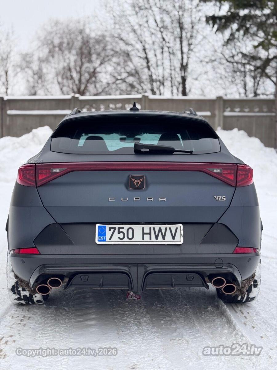 Pelēks Cupra Formentor 2023 Tallina, ar dzinēja tilpumu 2.50 L un nobraukumu 17 tūkst. km par 45000 €, foto 9 vietnē AUTOMOTO.COM.LV