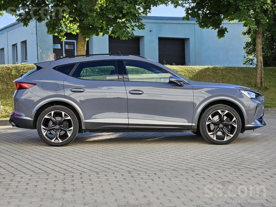 Grey Cupra Formentor 2023 in Riga, with an engine capacity of 2.00 L and mileage of 45 thousand km for 28500 €, photo 3 on AUTOMOTO.COM.LV