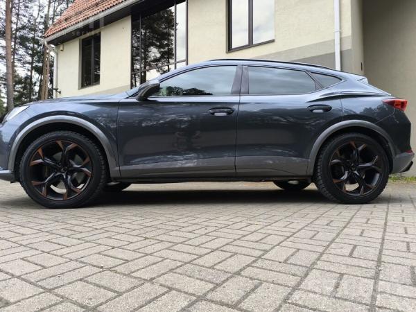 Grey Cupra Formentor 2023 in Valmiera, with an engine capacity of 2.00 L and mileage of 100 thousand km for 21500 €, photo 2 on AUTOMOTO.COM.LV