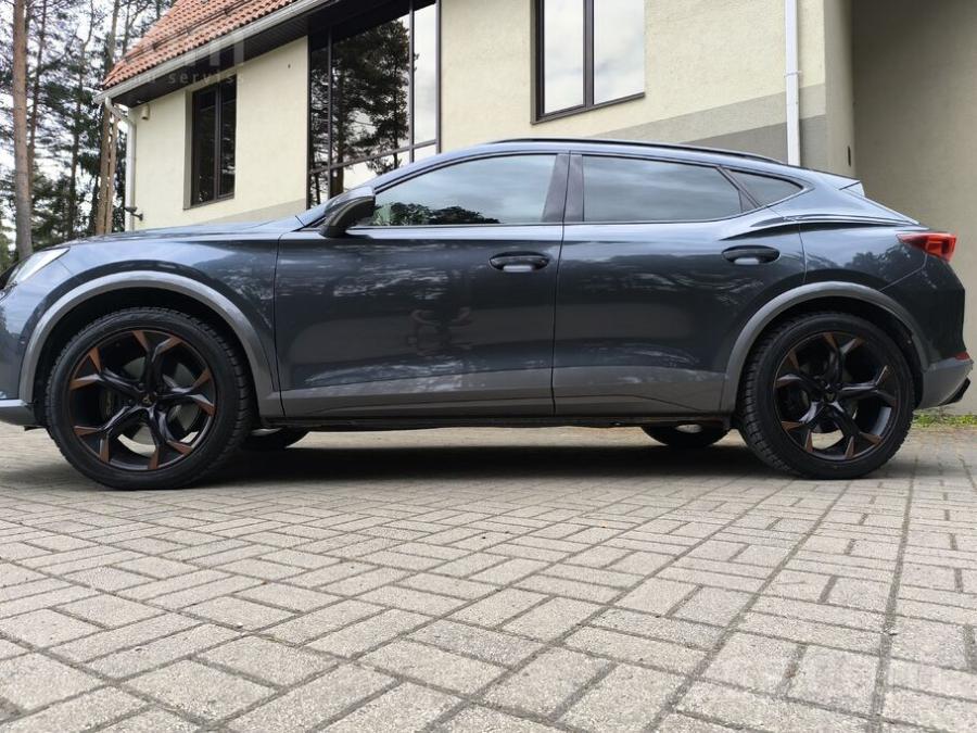 Серый Cupra Formentor 2023 в Валмиера, объемом двигателя 2.00 л и пробегом 100 тыс. км за 21500 €, фото 3 на AUTOMOTO.COM.LV