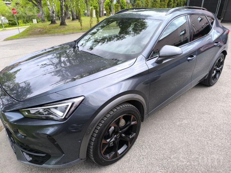 Серый Cupra Formentor 2023 в Валмиера, объемом двигателя 2.00 л и пробегом 100 тыс. км за 26000 €, фото 3 на AUTOMOTO.COM.LV