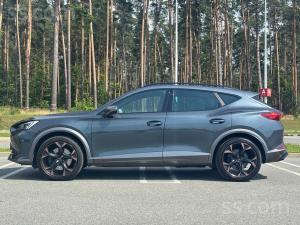Серый Cupra Formentor 2023 в Лиепая, объемом двигателя 1.40 л и пробегом 6 тыс. км за 31990 €, фото 3 на AUTOMOTO.COM.LV