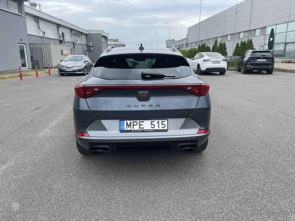 Pelēks Cupra Formentor 2023 Viļņa, ar dzinēja tilpumu 1.50 L un nobraukumu 33 tūkst. km par 25500 €, foto 3 vietnē AUTOMOTO.COM.LV