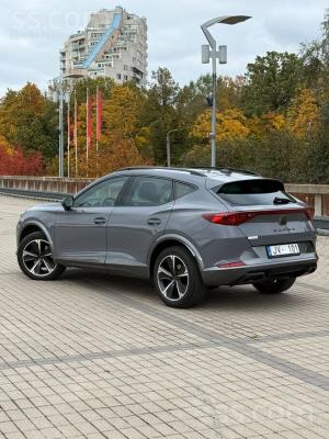 Серый Cupra Formentor 2023 в Рига, объемом двигателя 1.50 л и пробегом 30 тыс. км за 23500 €, фото 3 на AUTOMOTO.COM.LV