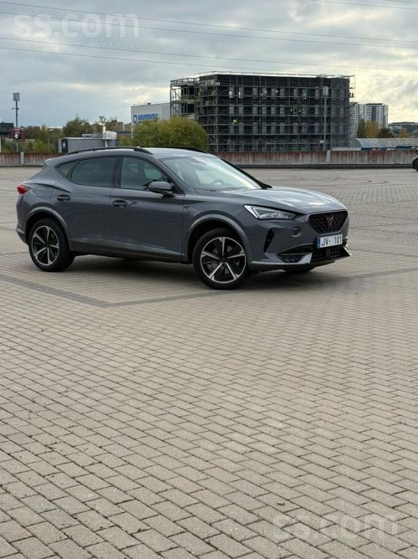 Pelēks Cupra Formentor 2023 Rīga, ar dzinēja tilpumu 1.50 L un nobraukumu 30 tūkst. km par 23500 €, foto 4 vietnē AUTOMOTO.COM.LV