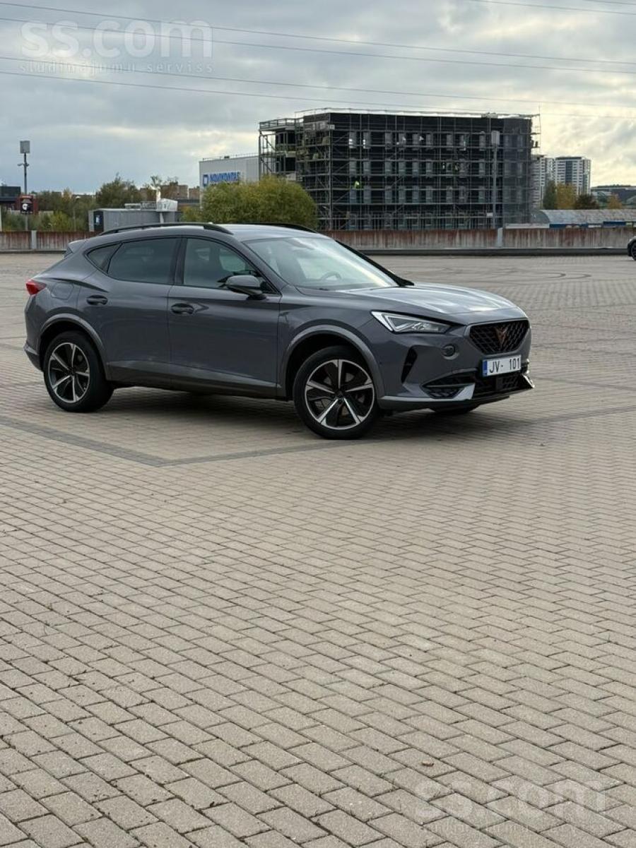 Серый Cupra Formentor 2023 в Рига, объемом двигателя 1.50 л и пробегом 30 тыс. км за 23500 €, фото 4 на AUTOMOTO.COM.LV