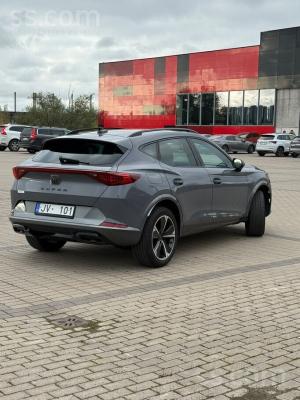 Серый Cupra Formentor 2023 в Рига, объемом двигателя 1.50 л и пробегом 30 тыс. км за 23500 €, фото 5 на AUTOMOTO.COM.LV