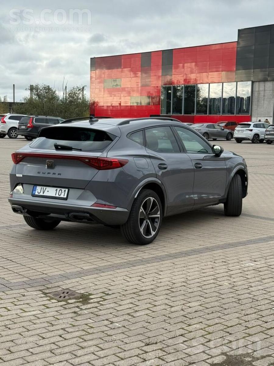 Серый Cupra Formentor 2023 в Рига, объемом двигателя 1.50 л и пробегом 30 тыс. км за 23500 €, фото 5 на AUTOMOTO.COM.LV